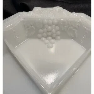 Jeannette | Dining | Beautiful Vtg 95s Jeanette Shell Pink Milk Glass ...